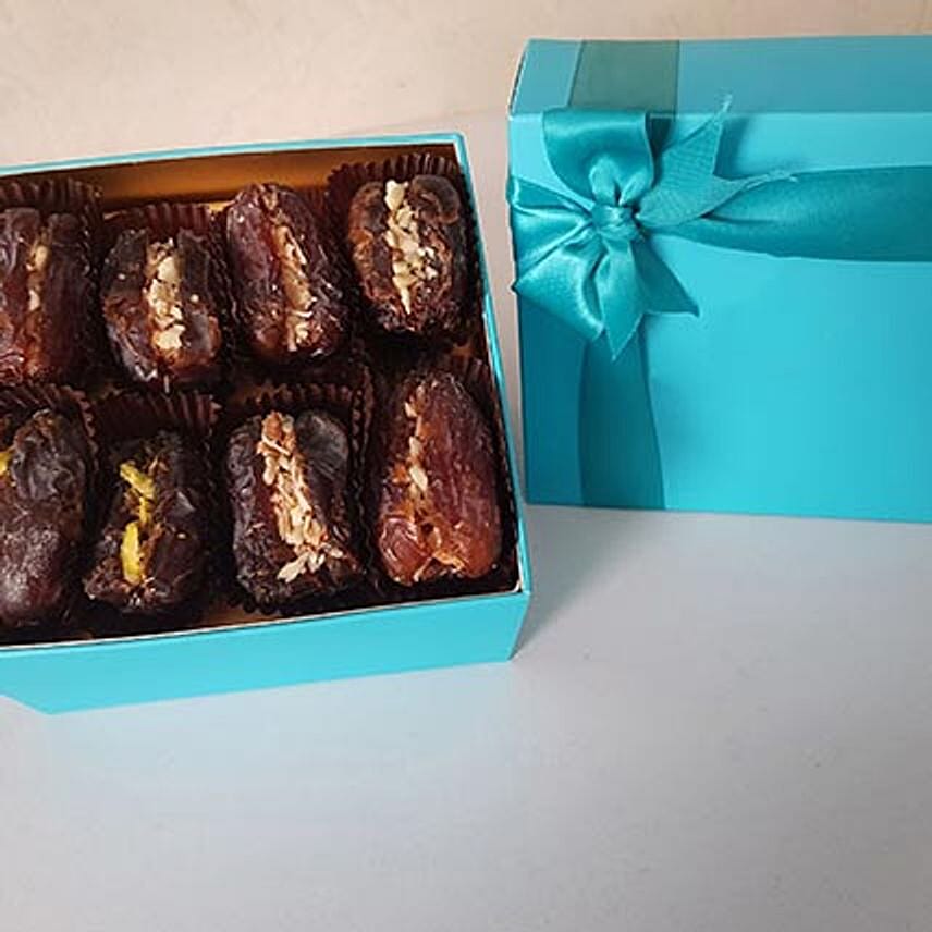 Online Box of Dates with Dry Fruits Gift Delivery in UAE - FNP