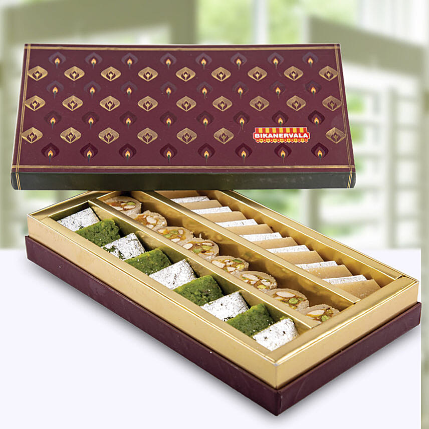 Online Kaju Pista Mix Sweets Box Gift Delivery in UAE - FNP