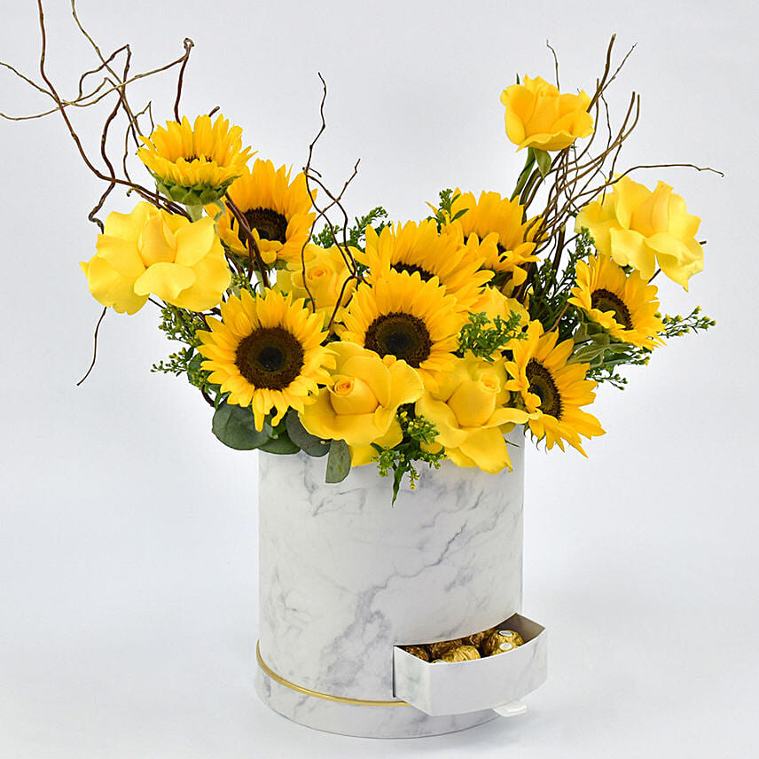 Online Exquisite Flowers Beauty Arrangement Gift Delivery in UAE - FNP