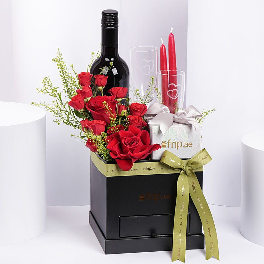 Online Hearts and Red Roses Hamper Gift Delivery in UAE - FNP
