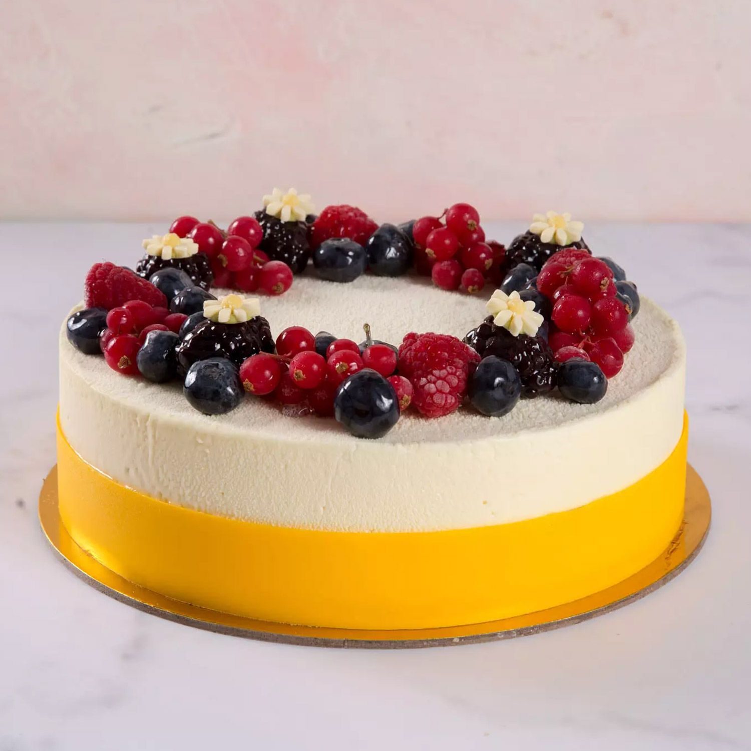 Online 500 grams Vanilla Berry Cake For Birthday Gift Delivery in UAE - FNP